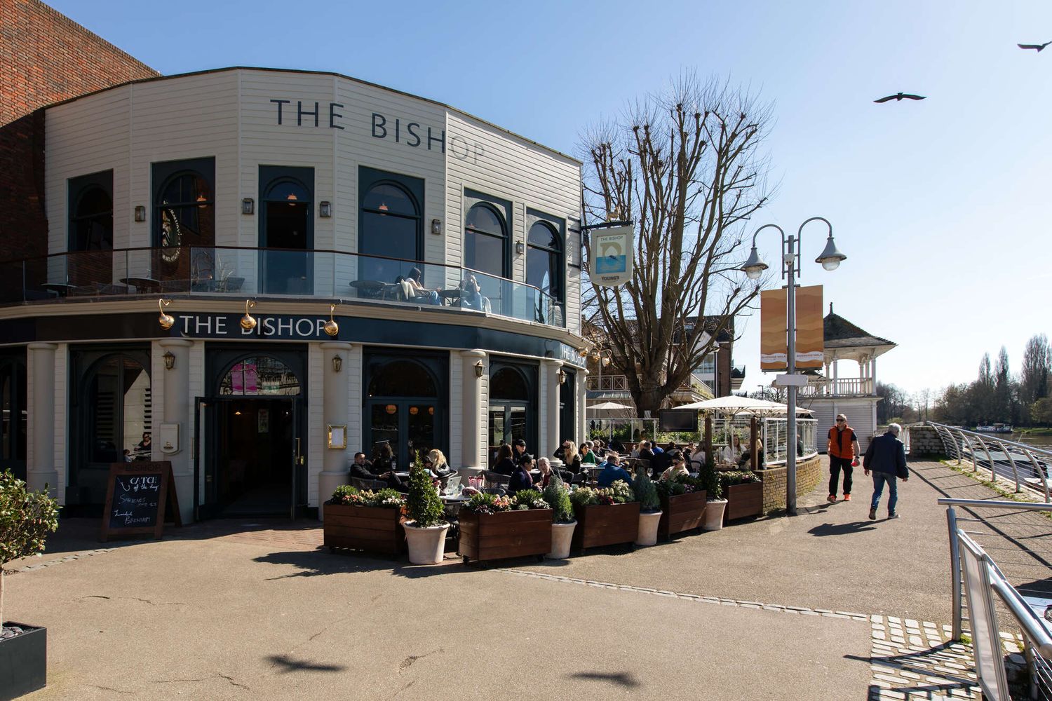 The Bishop | Kingston's best riverside pub